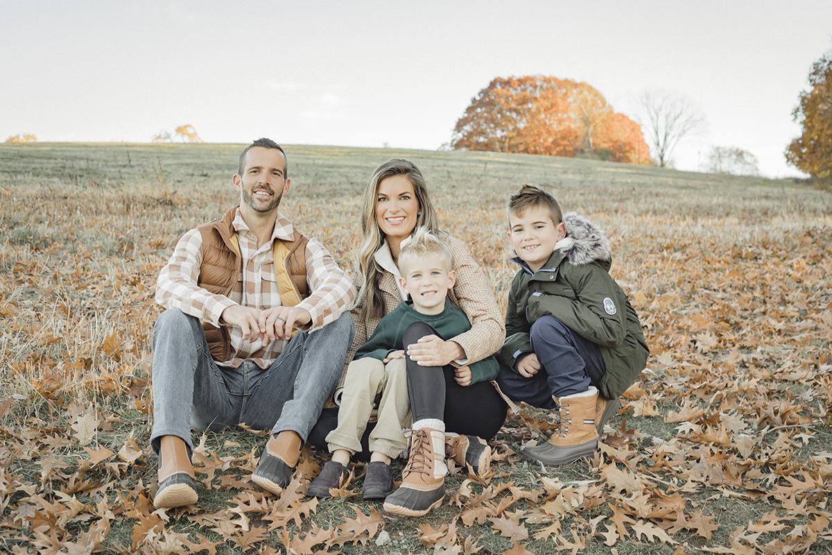 Outdoor Fall Family Photo Outfits - Pinteresting Plans